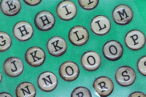 Letras G H J K L M N O P Del Alfabeto En Los Círculos Retros Como Las