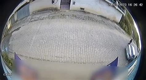 Câmera de segurança flagra momento em que motorista e passageiro são