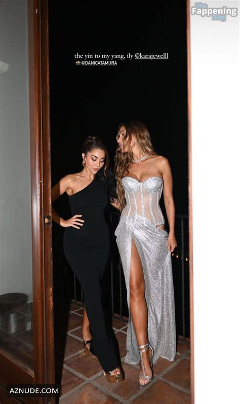 Kara Del Toro Sexy Flaunts Her Stunning Figure At The 31st Annual Elton
