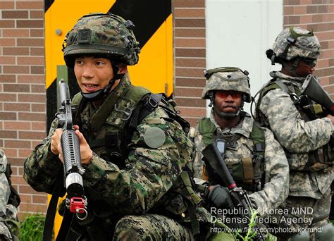 2012 8 20 한국 부사관 미8군 위탁교육 한미 부사관들이 20일 경기도 포천의 미 로드리게스 훈련… Flickr