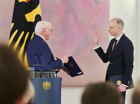 Steinmeier Ernennt Neue Richter Am Bundesverfassungsgericht Radio 7