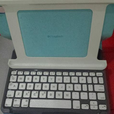 Logitec Mini Ipad Keyboard Folio Computers And Tech Parts And Accessories