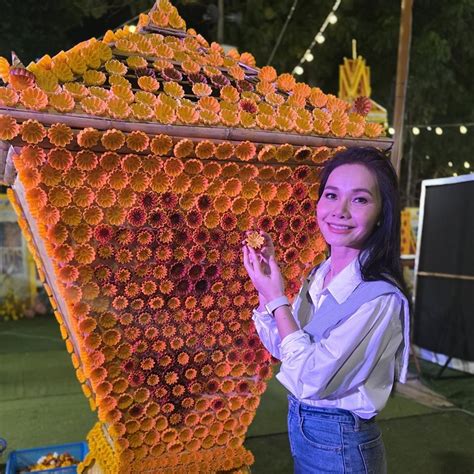 Ig ต่าย อรทัย ดาบคำ ประเพณีแห่ปราสาทผึ้ง พี่น้องบ้านเฮามาเที่ยวงาน