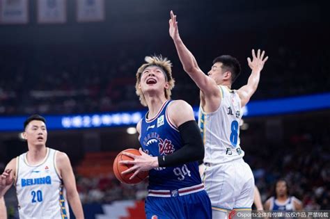 闫鹏飞2212上海2 1晋级八强 首钢4人被驱逐cba新浪竞技风暴新浪网