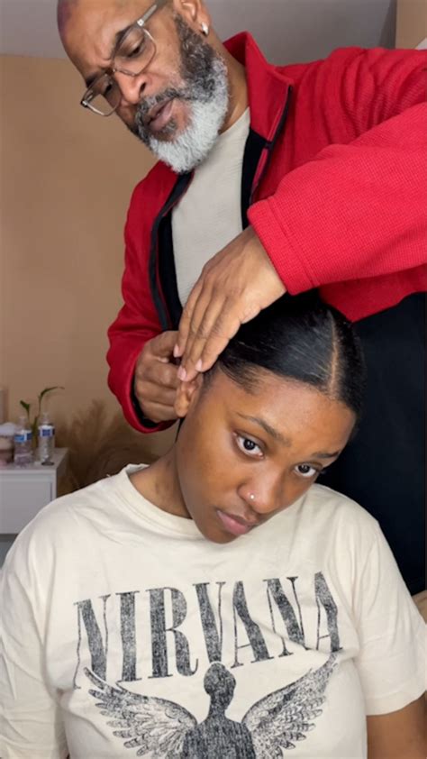 Video Dad Gives Daughter Pep Talk While Styling Her Hair Abc News