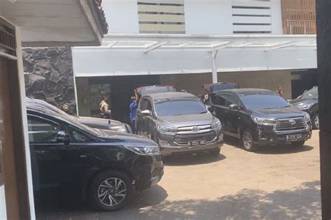 Geledah Rumah Dinas Mentan Syahrul Yasin Limpo KPK Bawa Mesin