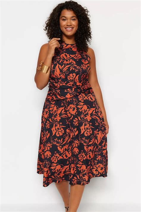 Buy Trendyol Plus Size Floral Print Midi Dress 2025 Online Zalora