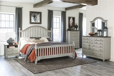 Lorri Light Gray Bedroom Set