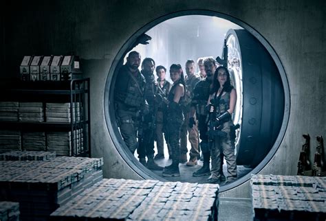 Army Of The Dead Trailer Teases Zack Snyders Netflix Zombie Heist
