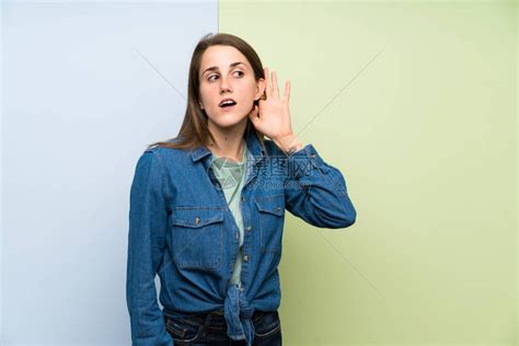 年青女人过着多姿彩的背景高清图片下载 正版图片504339404 摄图网