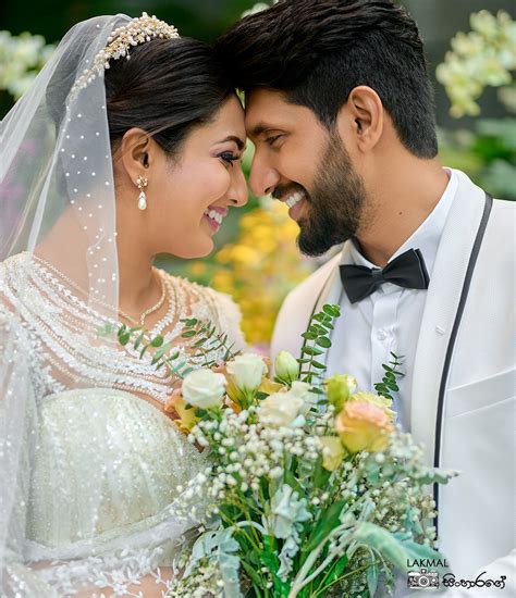 දහසක් දෙනාගේ සුබ පැතුම් මැද ඒ දෙන්නාගේ ලස්සනම දවසේ කවුරුත් නොදුටු ඡායාරූප මෙන්න Sangeeth