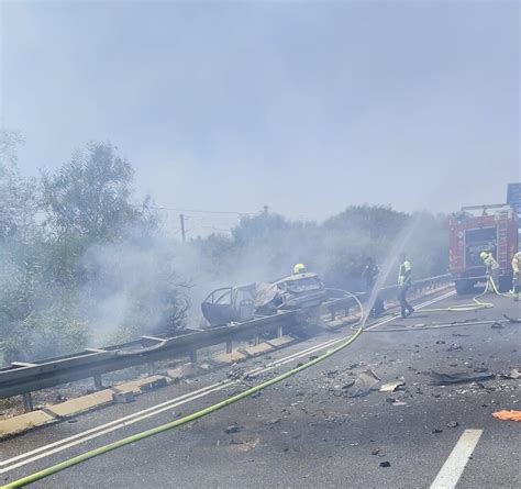 תאונת דרכים קטלנית בכביש 20 בין ראשון לציון למחלף חולות רכב עלה באש שני הרוגים Be106 חדשות