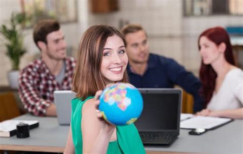 Estratégias e Plataformas para Escolher uma Boa Escola de Inglês