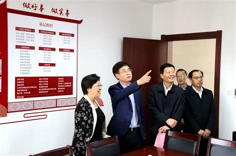 快讯巩海滨走访镇江民盟市委机关
