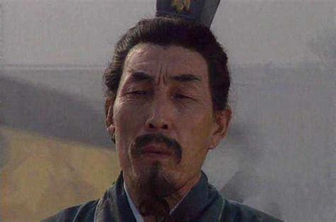 三国演义：袁绍麾下罕见的“硬骨头”，曹操不忍杀之，下场惨烈曹操审配辛评新浪新闻