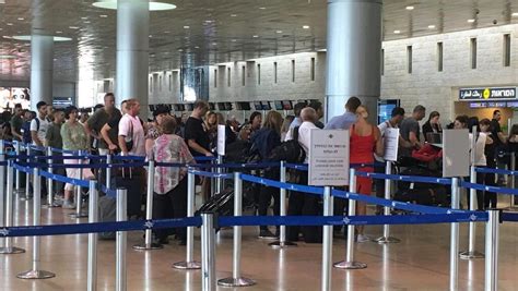 Трое полетят завтра сотрудник Эль Аль разлучил семью в Бен Гурионе