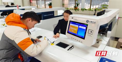 北湖区政务服务中心：窗口工作人员春节前服务群众热情不减腾讯新闻