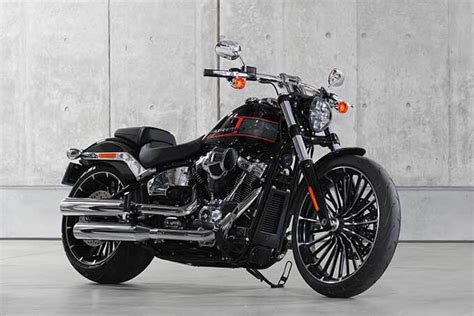 排気量1923ccのミルウォーキーエイト117を搭載したハーレー2023年モデルの「fxbrブレイクアウト」を試乗インプレ！本物だけが伝える
