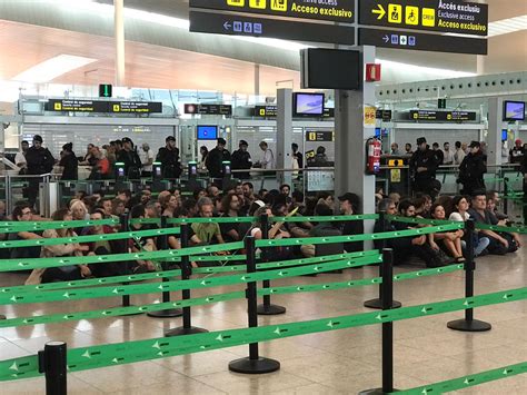 Suben A 108 Los Vuelos Cancelados En El Prat Por Las Protestas Contra