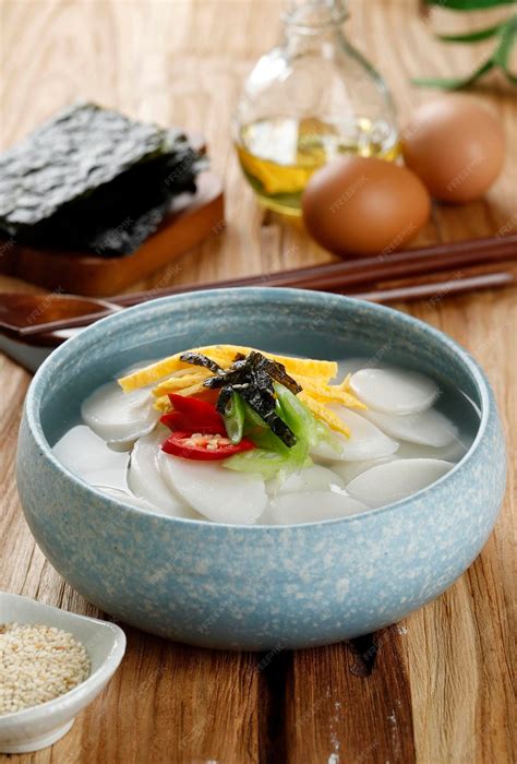 Premium Photo Tteokguk Korean Sliced Rice Cake Soup Oval Shaped Rice