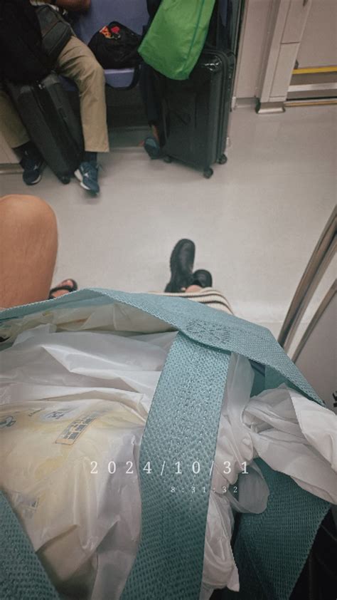 怎麼最近我大夜都有颱風假 大家在家耍廢 我在下班買酒回家的路上⋯🥹