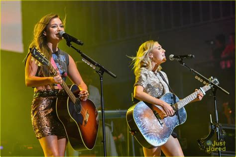 Full Sized Photo Of Maddie Tae Cma Fest Maddie Engaged Jonah Font 15