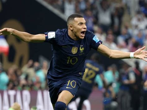 Mbappé tuvo su minuto de oro el francés revivió un partido sentenciado
