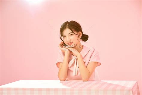 귀여운 여학생과 복숭아 사진 무료 다운로드 Lovepik