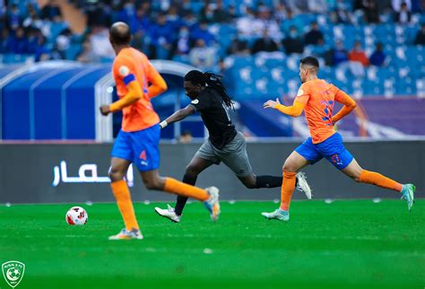 الهلال يسقط في فخ التعادل أمام الفيحاء بالدوري السعودي صور قناة صدى