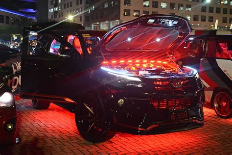 豐田 Fortuner Suv 在 Bumpertobumper 15 汽車展覽會上展出 照片背景圖桌布圖片免費下載 Pngtree