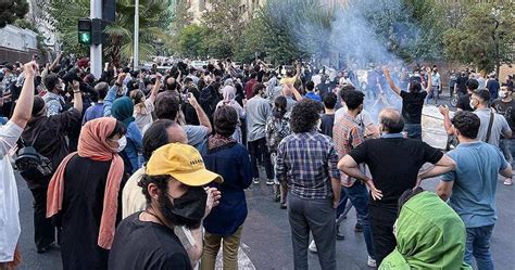 بين أزمات داخلية وهزيمة إقليمية سقوط النظام الإيراني يلوح في الأفق
