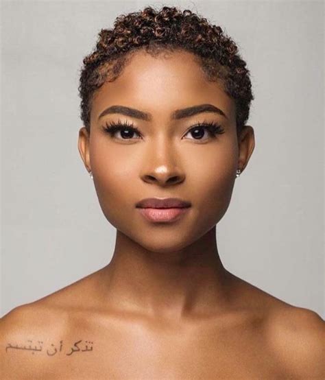 Épinglé Sur Idée De Coiffure Femmes Afros Cheveux Naturels