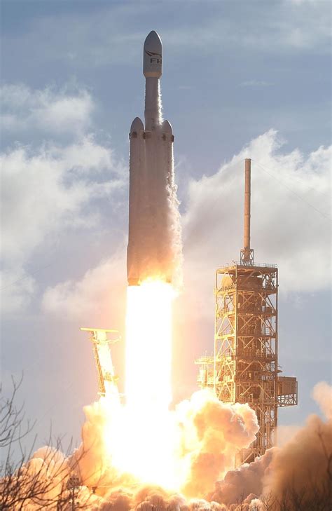 Incredible Photos From Spacex Falcon Heavy Launch Perthnow