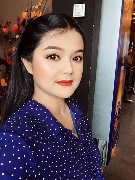 လမစေ့ဘဲရေမွှာပေါက်ခဲ့တာကြောင့်ဆေးရုံတက်နေရတဲ့ဇနီးဖြစ်သူရဲ့ကျန်းမာရေးအခ