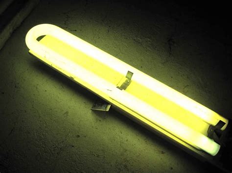 لامپ مهتابی رنگی؛ شیشه ولتاژ220 240 کم مصرف Lamp آراد برندینگ