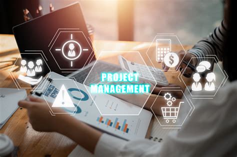 Konsep Manajemen Proyek Tim Bisnis Menganalisis Grafik Pendapatan Dan