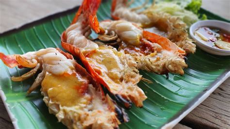 รูป บ้านไม้ริมน้ำ แปดริ้ว
