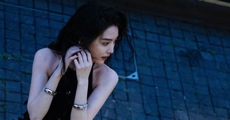 China Entertainment News Zhang Ruonan Poses For Photo Shoot