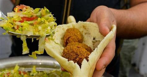 Falafel With Iraqi Bread Sammon Iraq