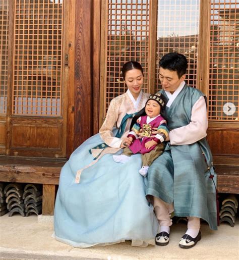 서현진 ♥훈남 의사 남편아들과 첫돌 가족사진 공개→남는 건 사진 뿐