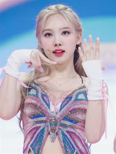 Kpop Girl Groups Korean Girl Groups Kpop Girls Tv Show Outfits