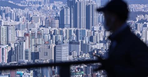 월급 한푼도 안 쓰고 13년 모아야 ‘서울에 내 집 마련