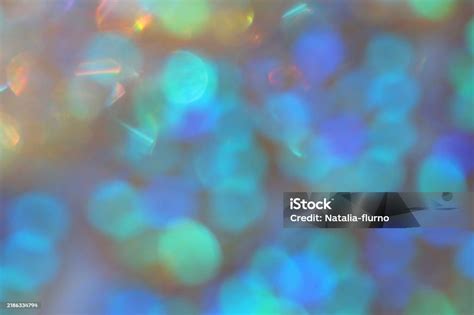 소중한 반짝이는 여러 가지 빛깔의 모조 다이아몬드 추상 흐릿한 배경 0명에 대한 스톡 사진 및 기타 이미지 0명 개인 장식품 결정체 Istock