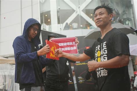 台北十一「賀國殃民」行動｜港人赴台參與：像回到從前 香港現已不能公開喊口號、唱《願榮光》 光傳媒 Photon Media