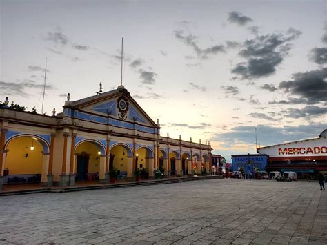 Atardecer En El Palacio Municipal De Ocotlán De Morelos