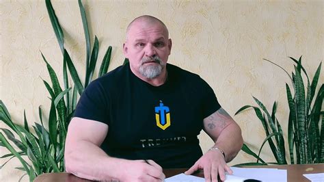 Василь Вірастюк показався з новою дівчиною у ліжку на тлі скандального розлучення Читайте на