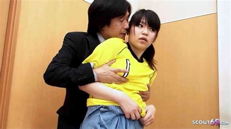 Gadis Remaja Jepang Yang Masih Perawan Digodain Untuk Pecah Perawan Sambil Nonton Boket Jav