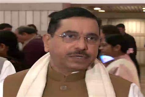 मल्लिकार्जुन खरगे के बयान से नाराज प्रह्लाद जोशी ने कहा ये असली