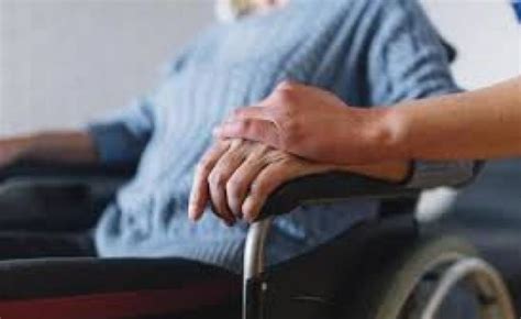 Mulher Leva Idoso Morto Ao Banco Para Tentar Saque Por Dentro Do Assunto