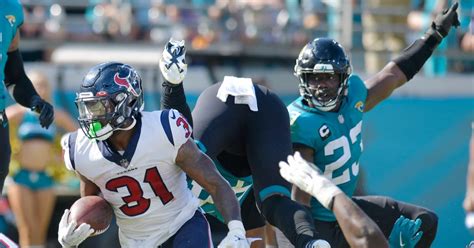 Houston Texans Coach Lovie Smith Pumps Brakes On Dameon Pierce Rookie
